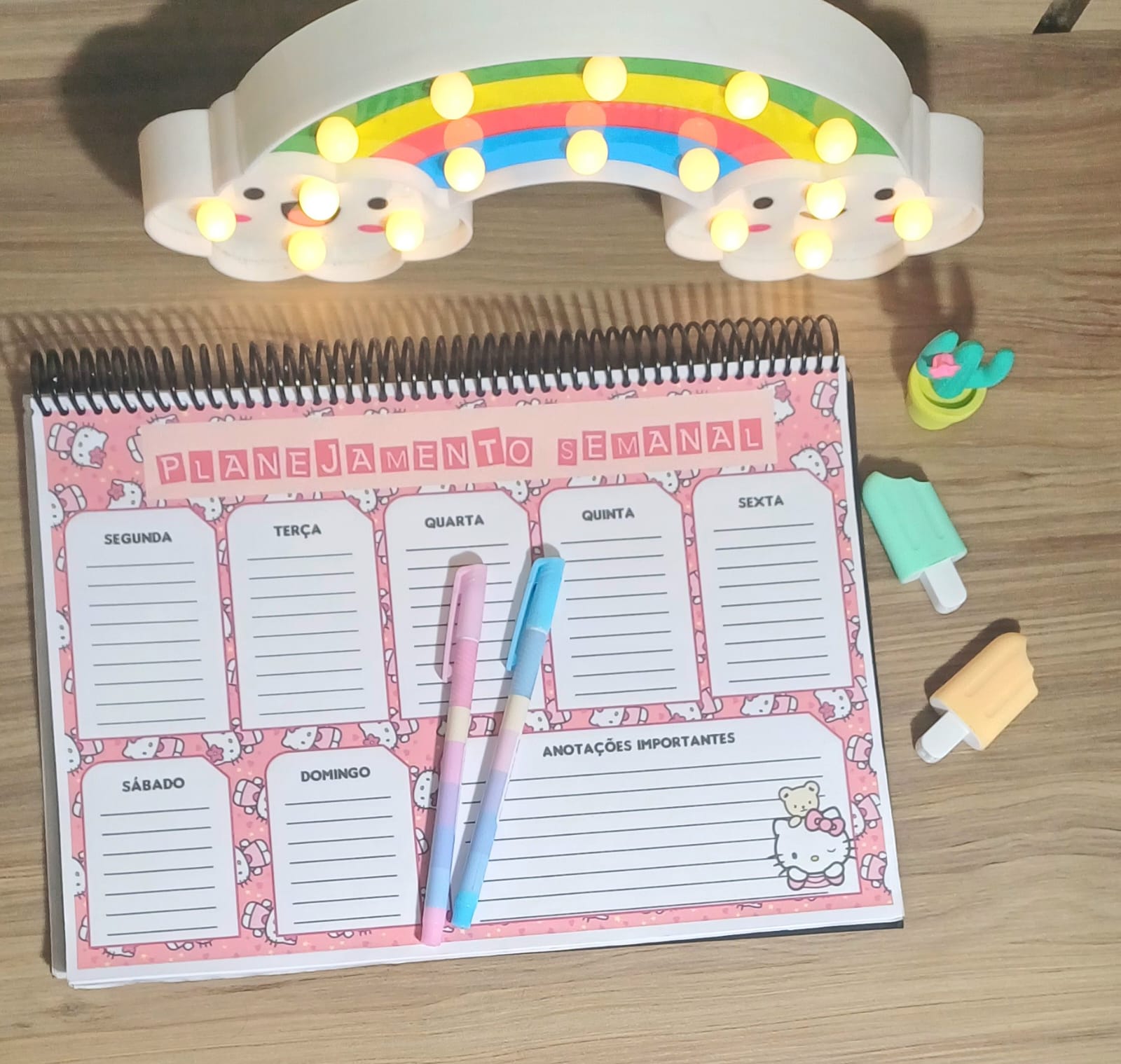 CADERNO PLANNER HELLO KITTY 2026 – Prof Lotus – Recursos Pedagógicos